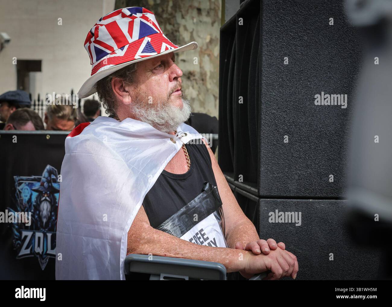 London, UK. 26th Apr, 2025. A crowd of spectators decked out with ...