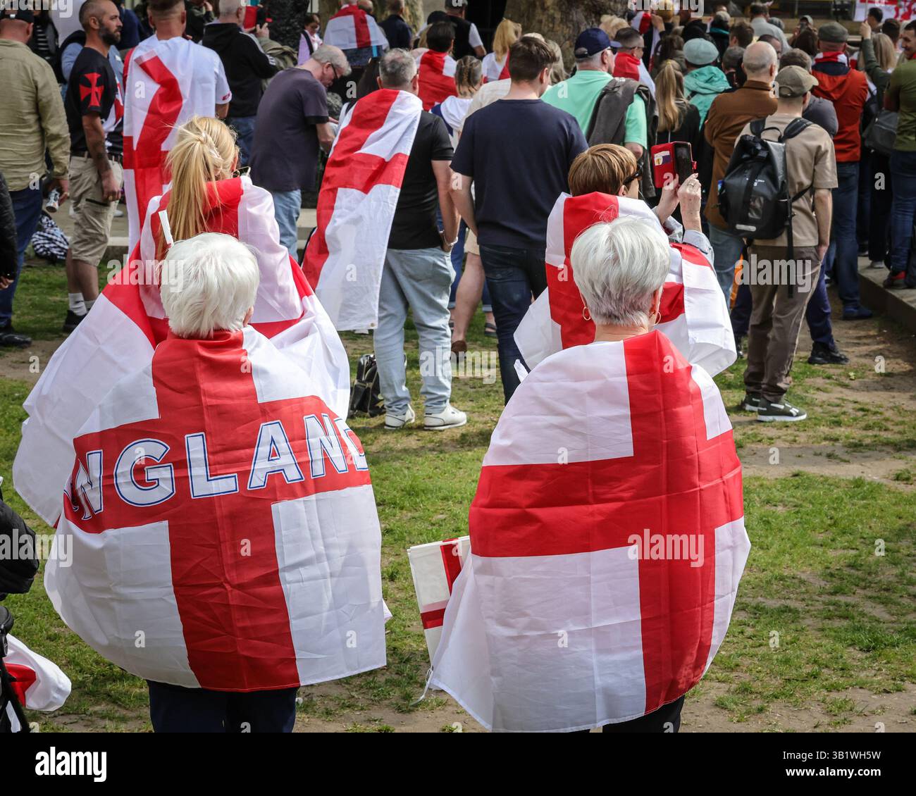London, UK. 26th Apr, 2025. A crowd of spectators decked out with ...