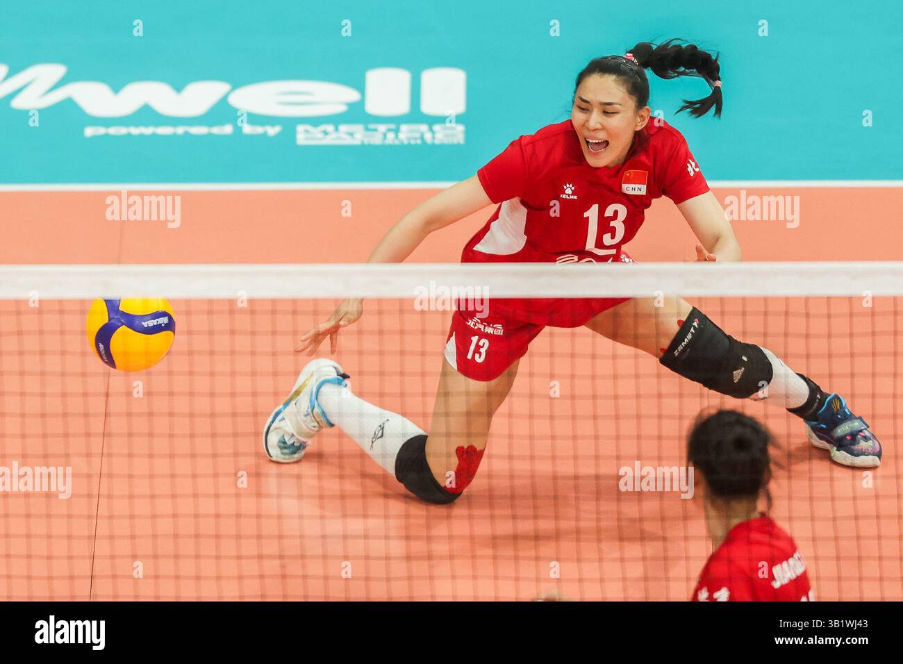 Pasig City, Philippines. 26th Apr, 2025. Jin Ye (back) of China's BAIC ...