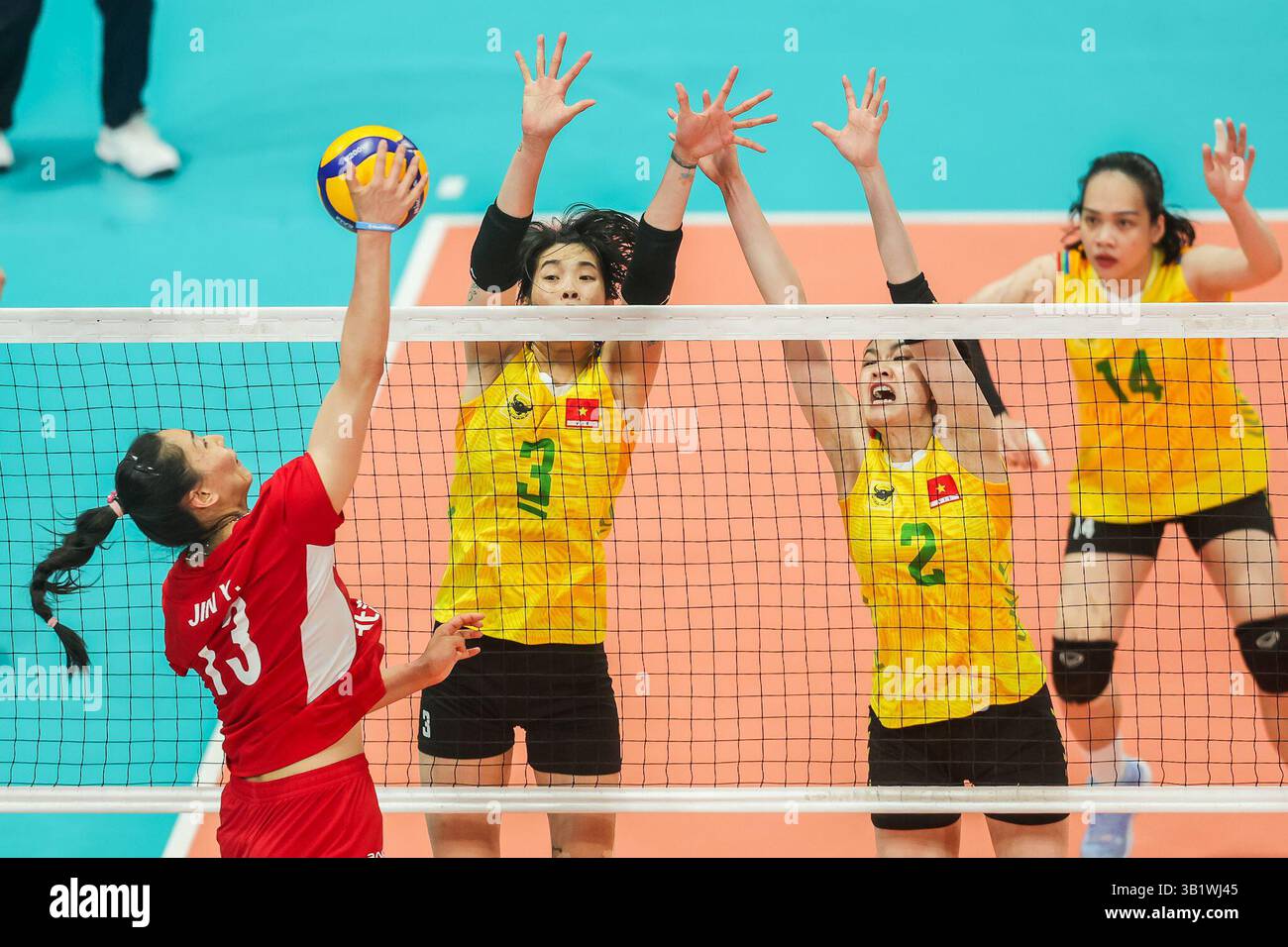 Pasig City, Philippines. 26th Apr, 2025. Jin Ye (front L) of China's BAIC Motor Volleyball Club ...