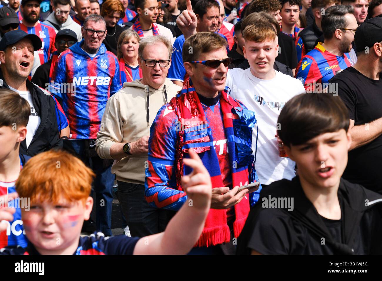 Piccadilly Circus, London, UK. 26th Apr 2025. Crystal Palace ultras ...