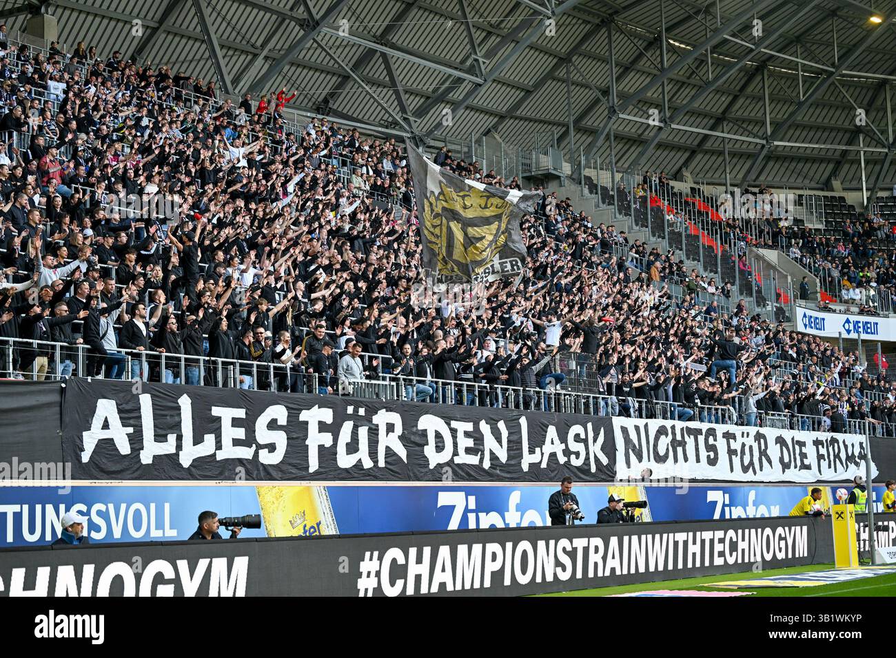 Raiffeisen Arena Linz, AUT, Admiral Bundesliga, LASK Linz vs SK ...