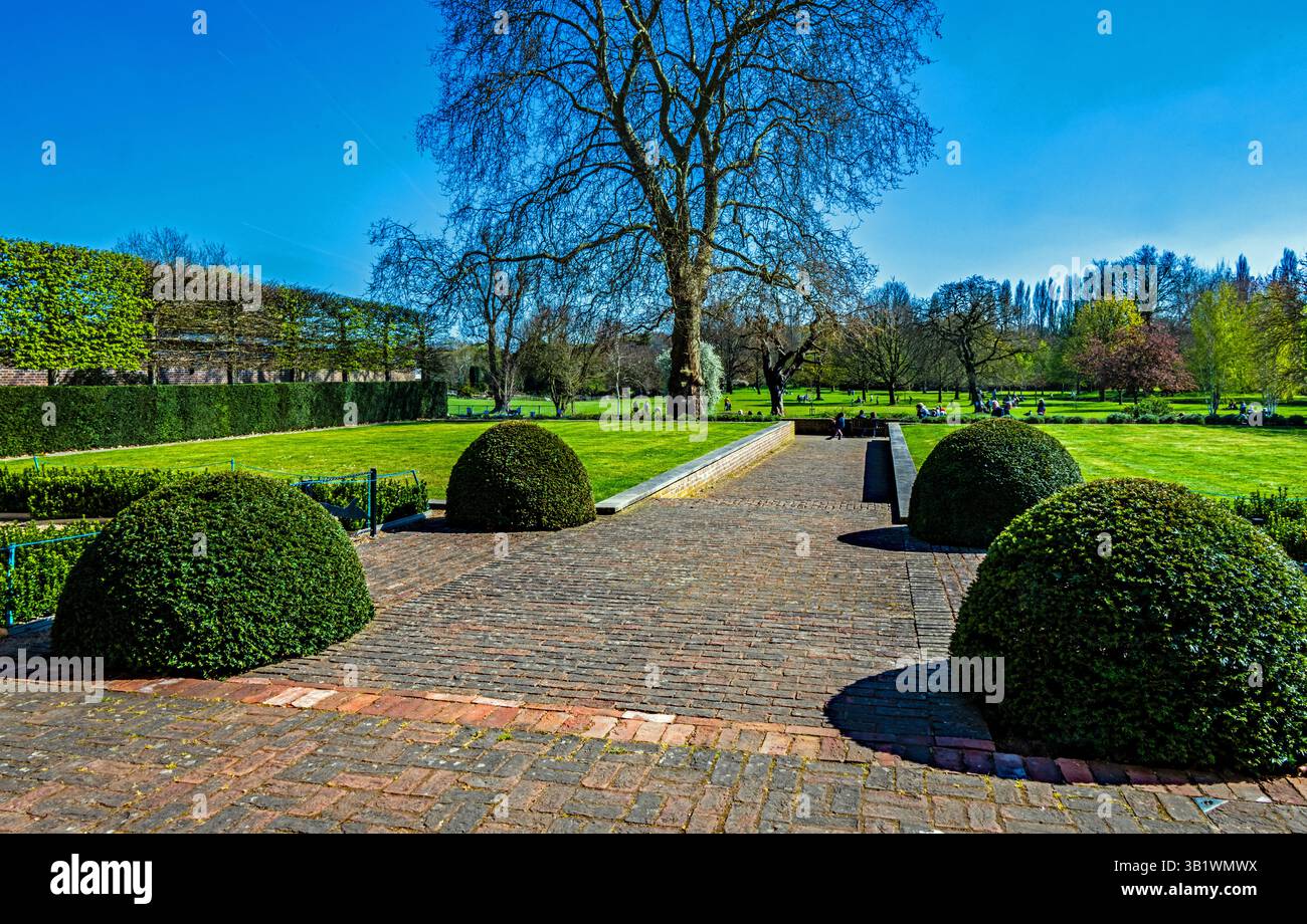 Boxwood hall hi-res stock photography and images - Alamy