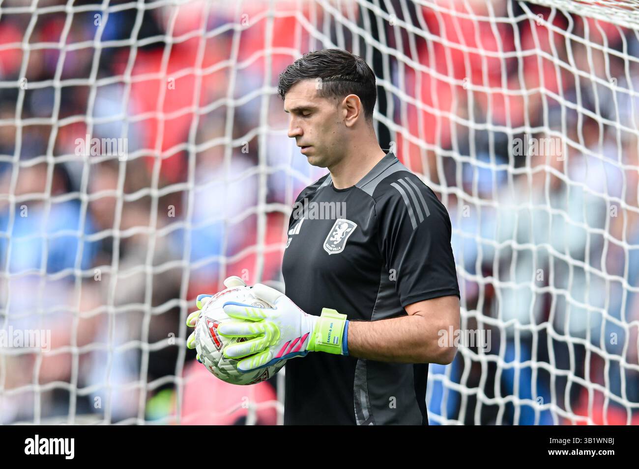 Goalkeeper Emiliano Martinez (23 Aston Villa) during the Emirates FA ...