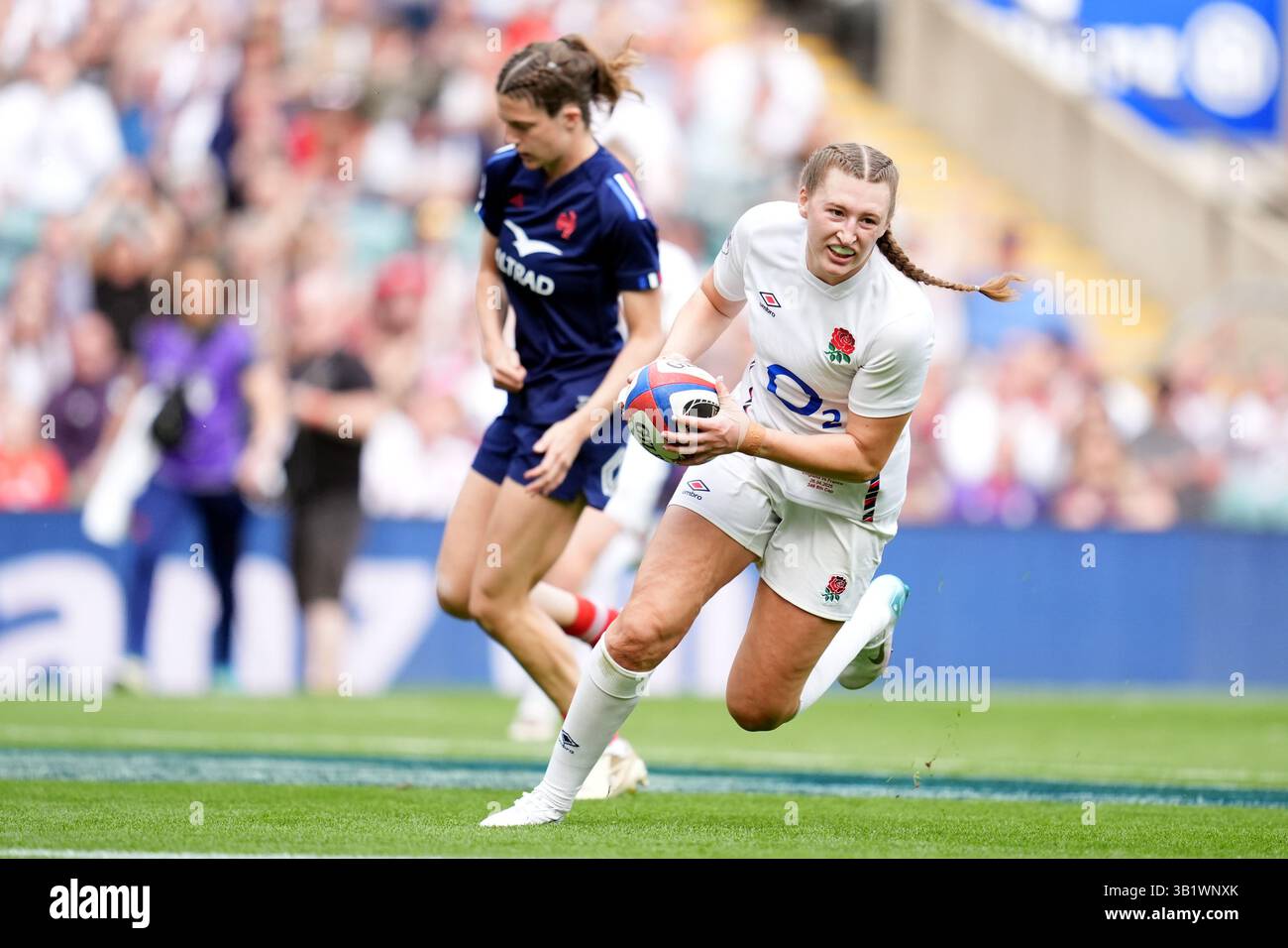England's Emma Sing scores her side's fourth try of the game during the ...