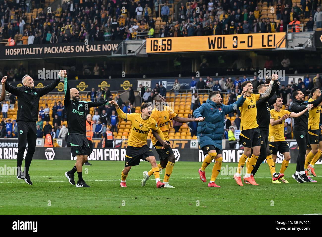 Wolverhampton Wanderer players and staff celebrate the full time result ...