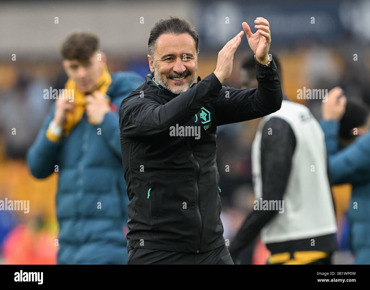 Wolverhampton Wanderers head coach Vitor Pereira applauds fans at full ...