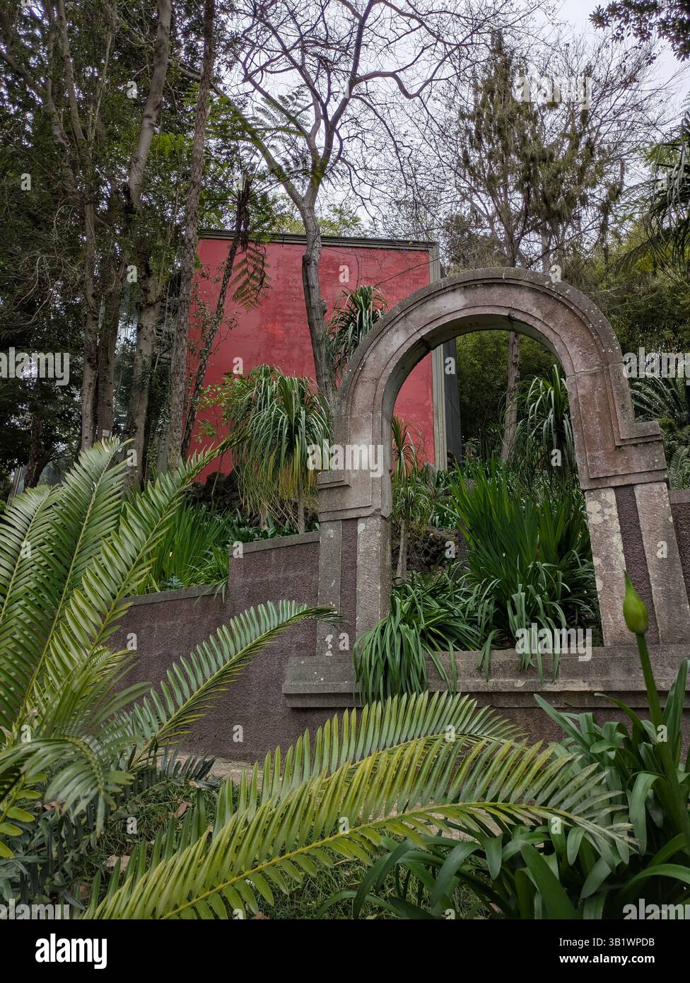 Stone arch monte palace hi-res stock photography and images - Alamy