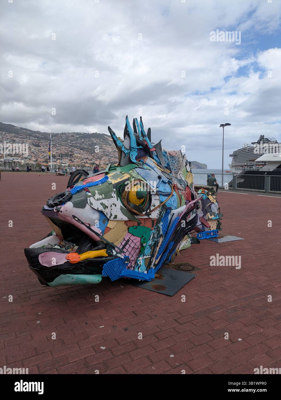 Colourful fish sculpture hi-res stock photography and images - Alamy