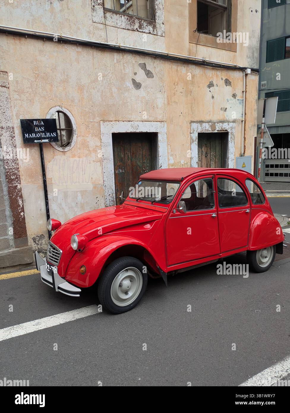 Car 2cv citroen red hi-res stock photography and images - Alamy