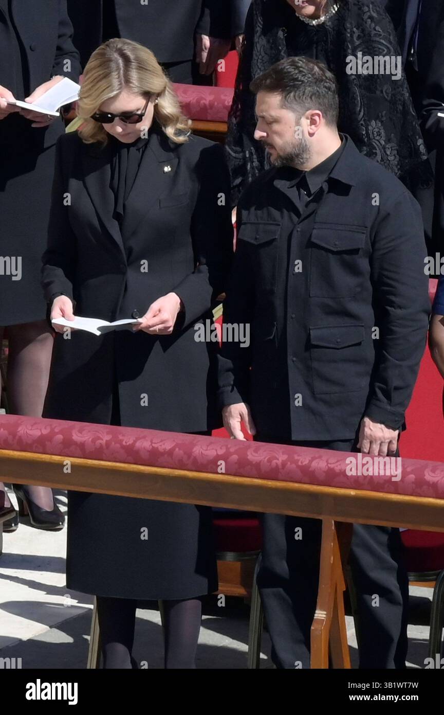 Wolodymyr Selenskyj / Volodymyr Zelenskyy mit Ehefrau Olena Selenska ...