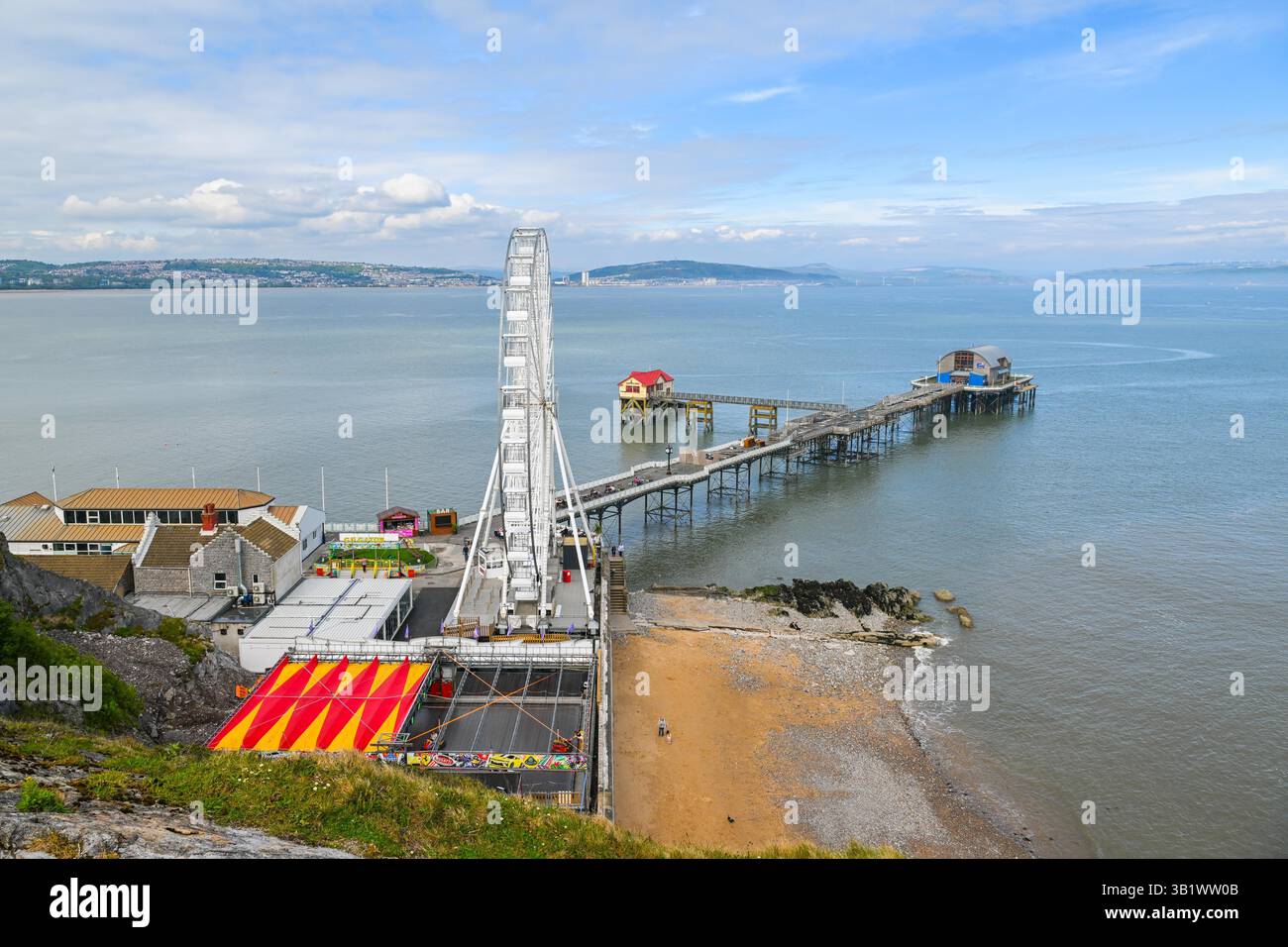 Mumbles, Wales, UK. 26th April 2025. UK Weather. General view of the ...