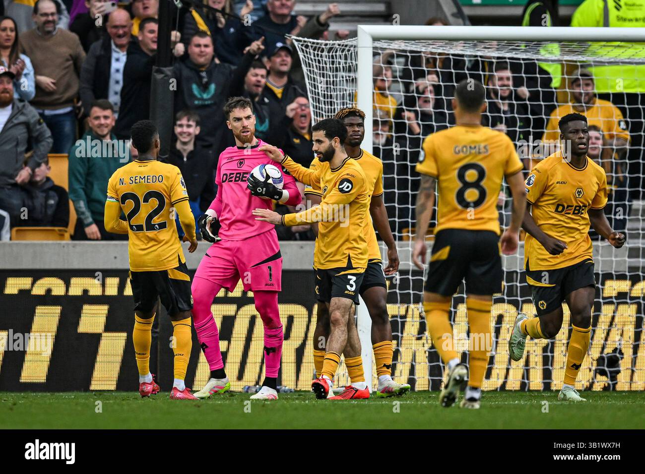 Jose sa wolves celebrates hi-res stock photography and images - Alamy