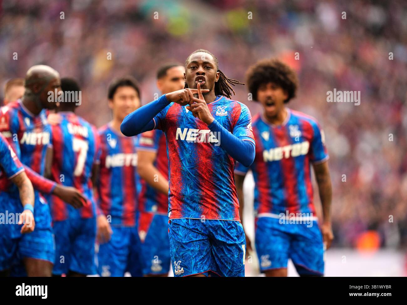 Crystal Palace's Eberechi Eze celebrates scoring their side's first ...