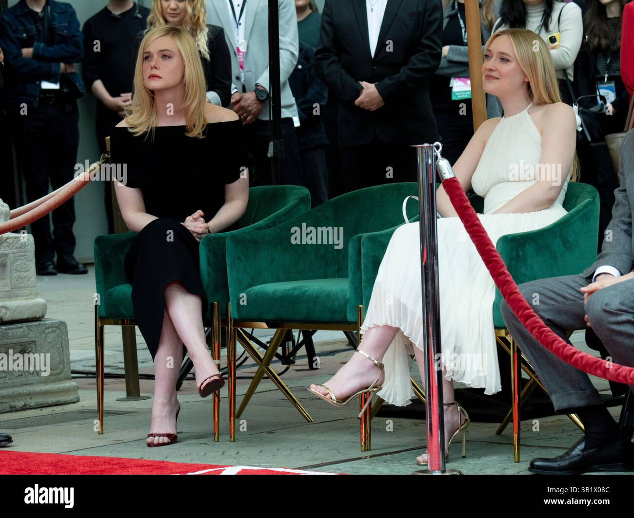 April 25 2025 Hollywood California Usa Elle Fanning And Dakota