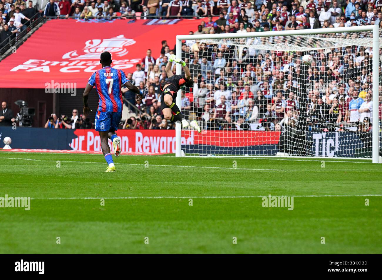 Eberechi Eze of Crystal Palace FC shots scores in the first half during ...