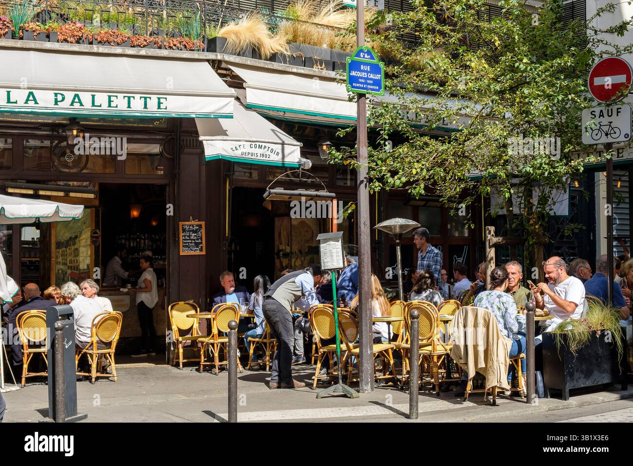 Cafe ensoleille hi-res stock photography and images - Alamy