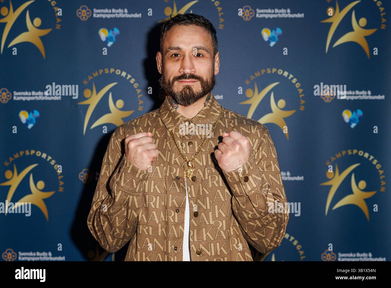 250426 Fernando Flores på röda mattan inför Kamsportsgalan den 26 april ...
