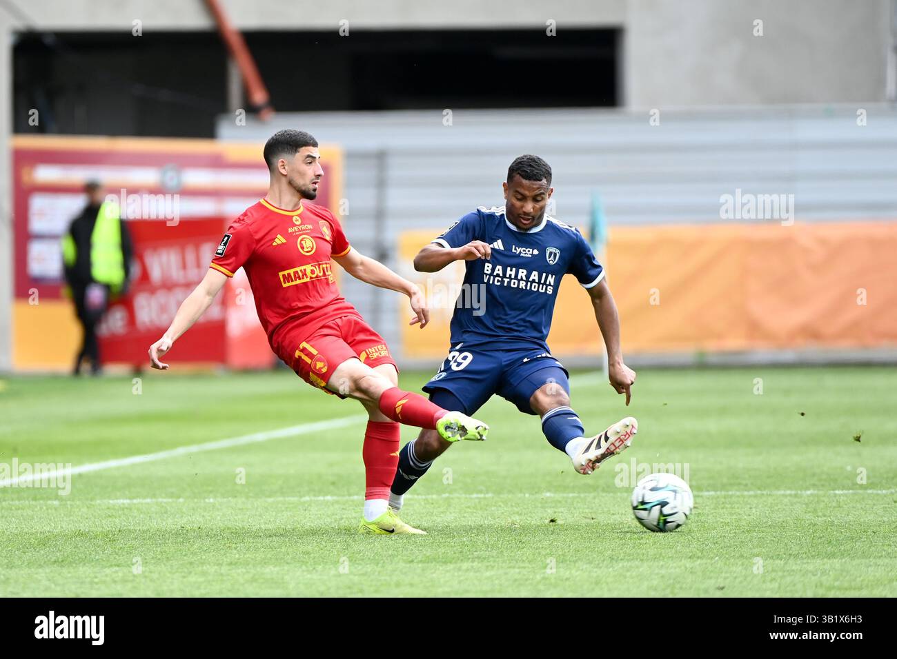 11 Mohamed BOUCHOUARI (raf) - 39 Mathys TOURRAINE (pfc) during the ...