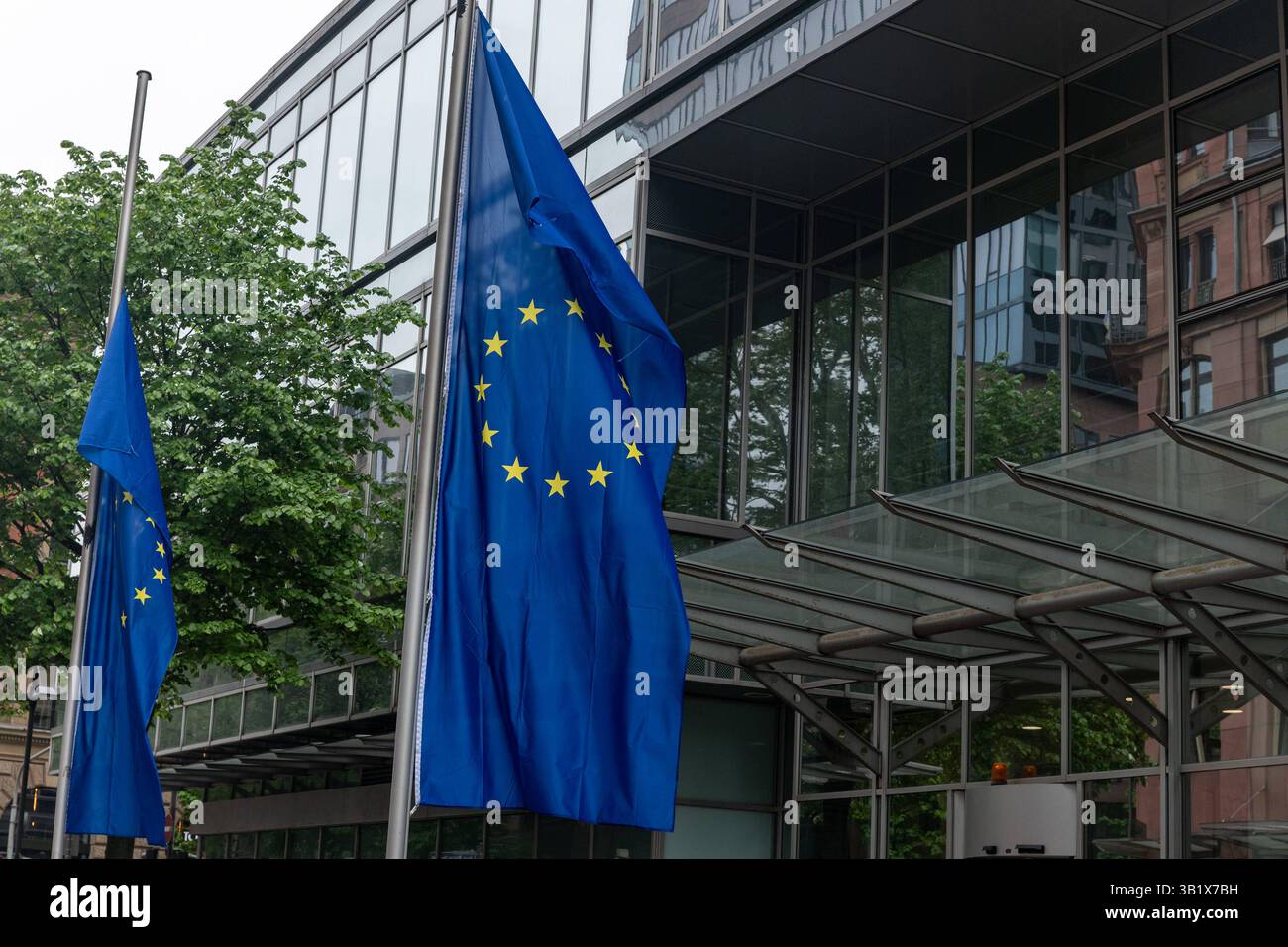 EU-Flagge im Stadtzentrum von Frankfurt am Main 25.04.25, Frankfurt ...