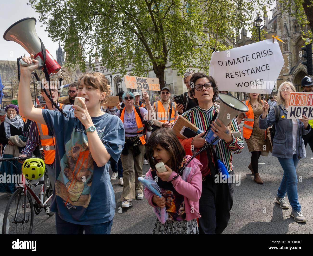 London, UK. 26 April 2025. Hundreds of Just Stop Oil supporters came to ...
