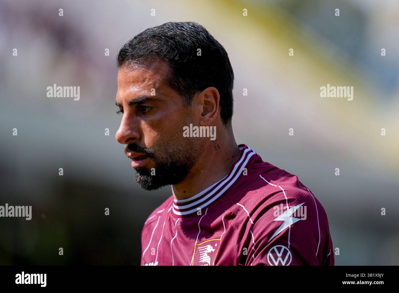 Daniele Verde of US Salernitana looks on during the Serie BKT match ...