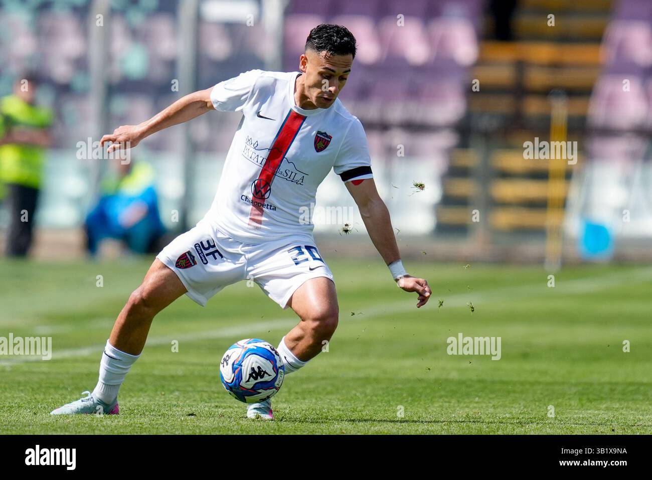 Salerno, Italy. 25th Apr, 2025. Andrea Rizzo Pinna of Cosenza Calcio during the Serie BKT match ...