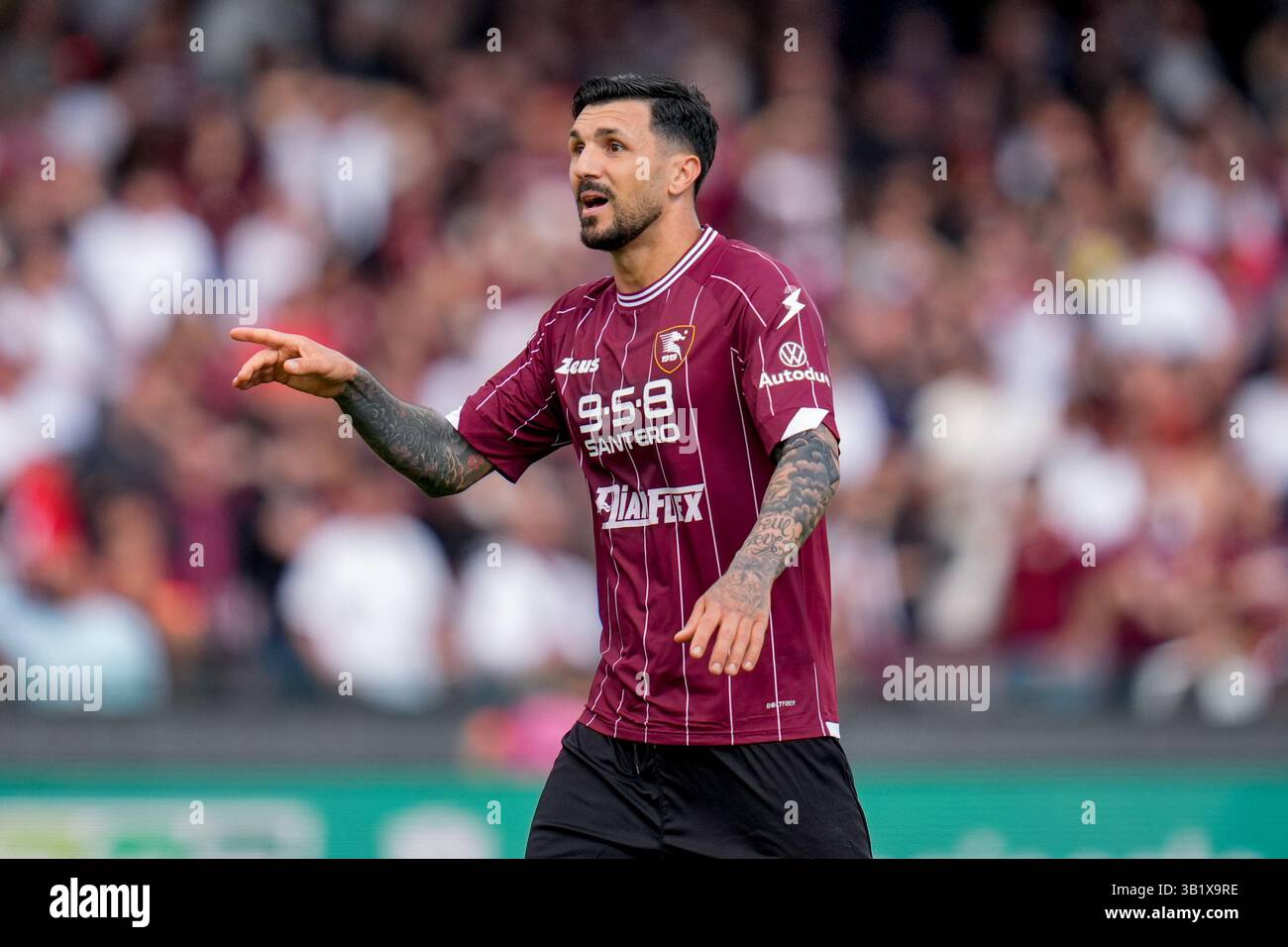 Salerno, Italy. 25th Apr, 2025. Roberto Soriano of US Salernitana ...