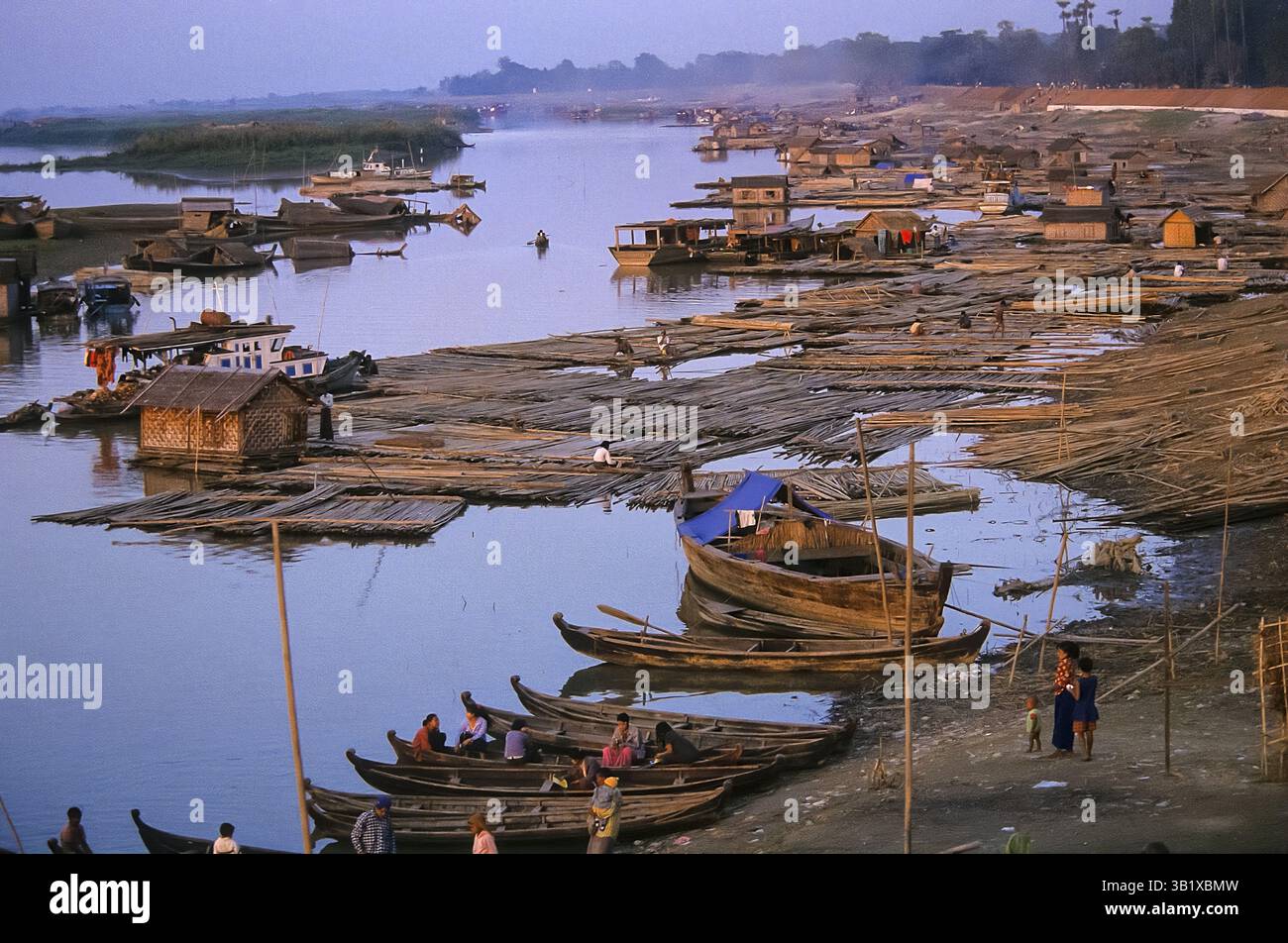 Myanmar Burma Boat houses on Irrawaddy River Stock Photo - Alamy
