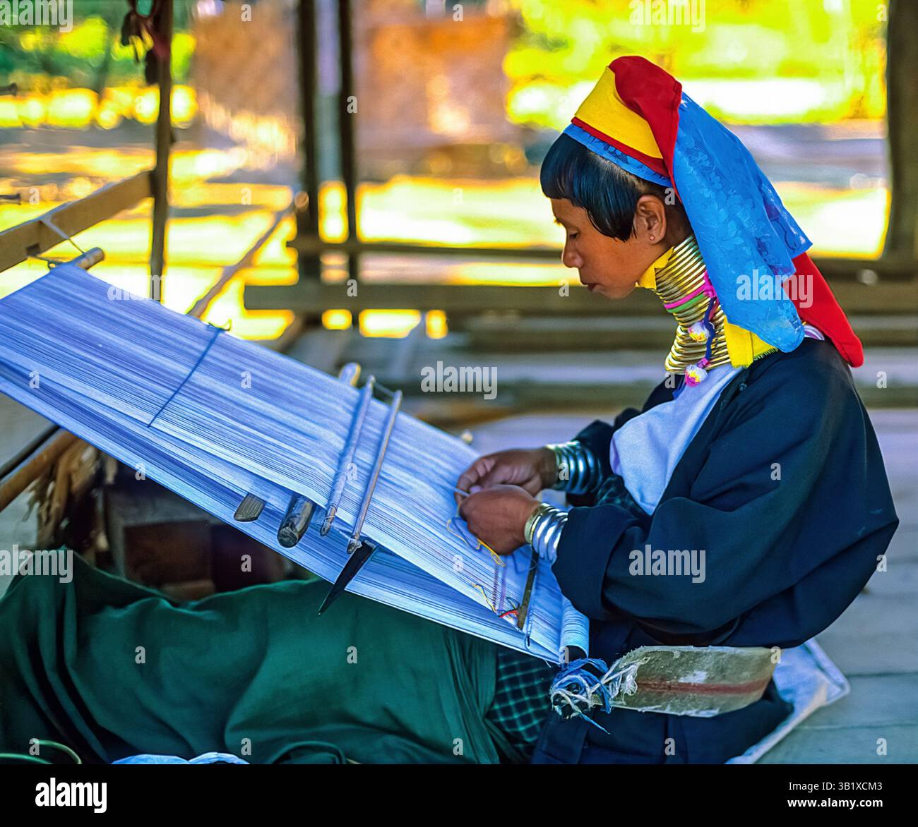 Myanmar Burma A Padaung tribeswoman weaving cloth Stock Photo - Alamy