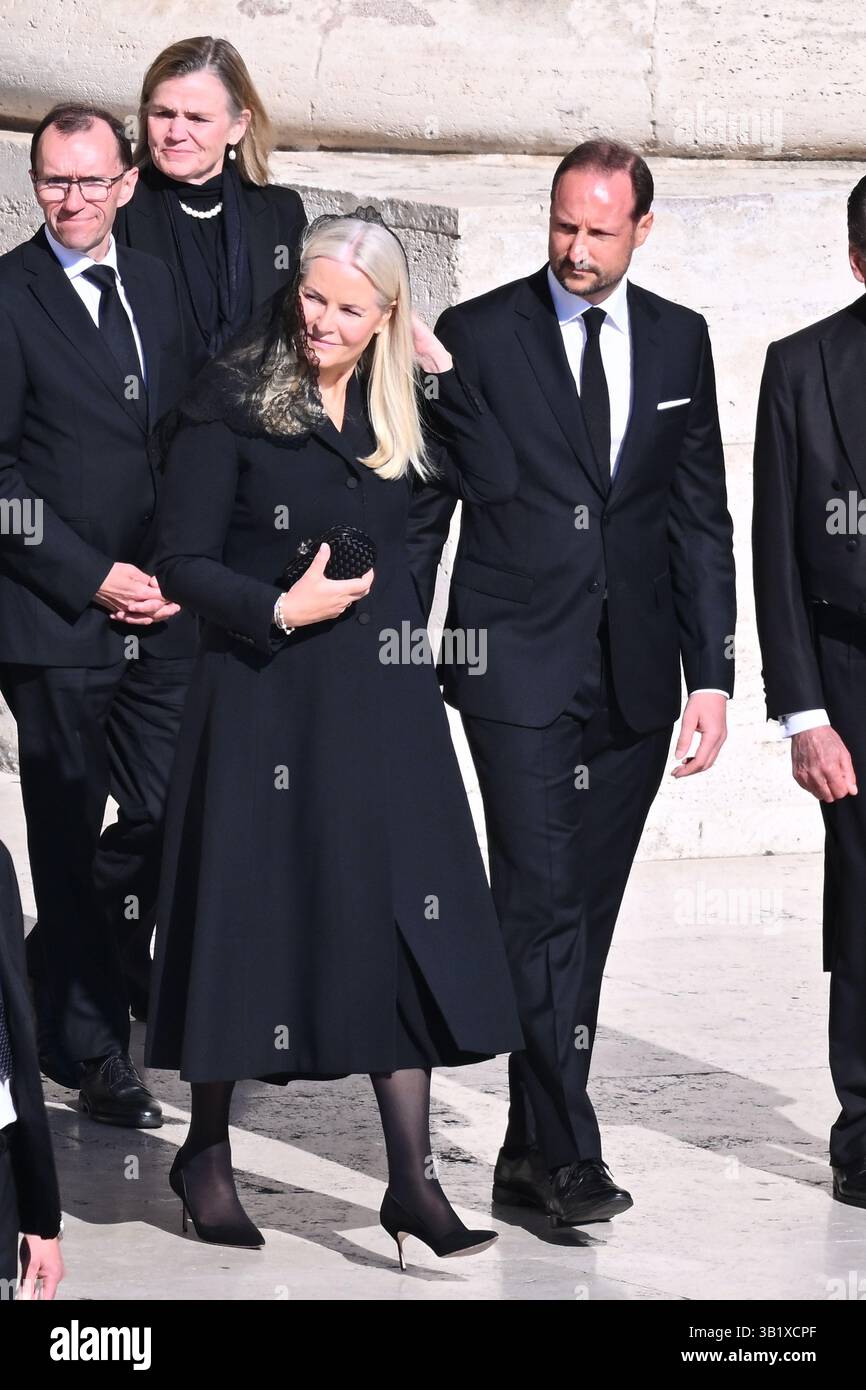 Rome, Italy. 26th Apr, 2025. Haakon Magnus and Mette-Marit Tjessem ...