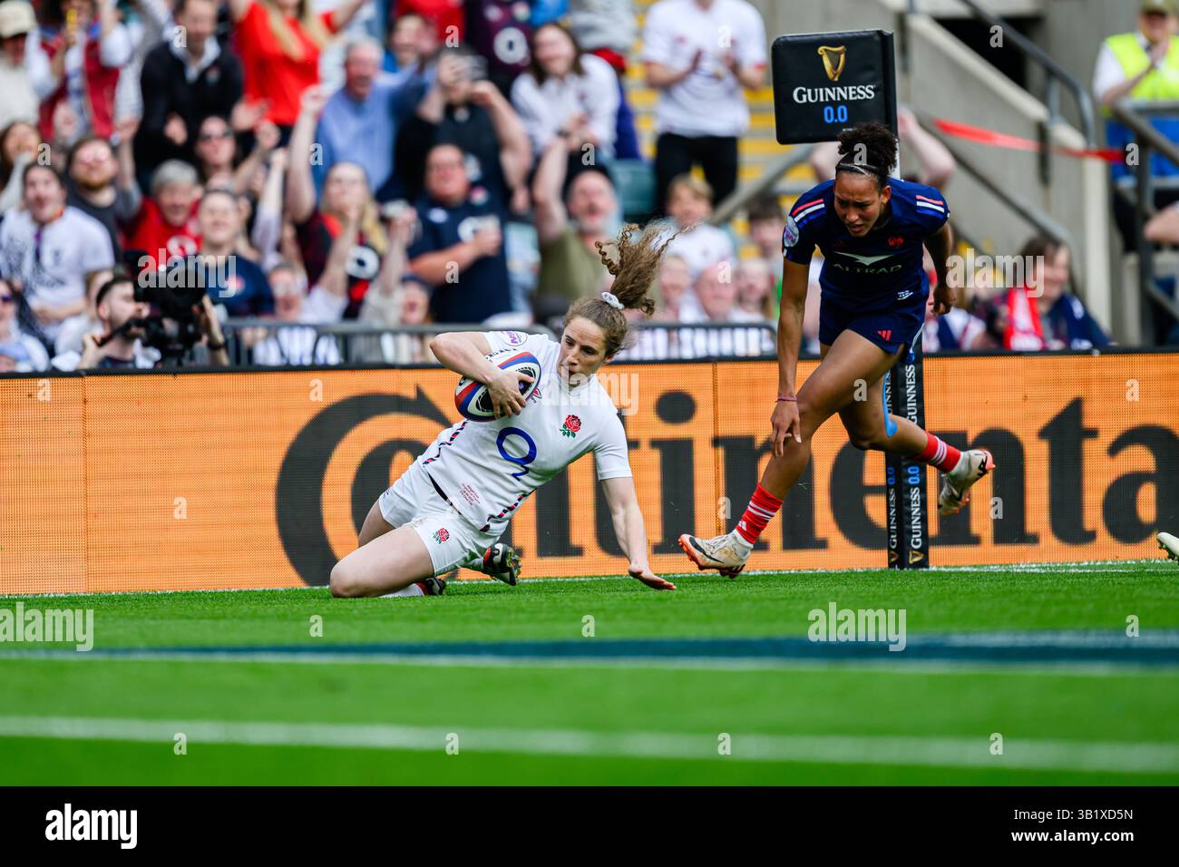 LONDON, UNITED KINGDOM. 26, Apr 25. Abby Dow of England Women scores a try during Guinness Women ...