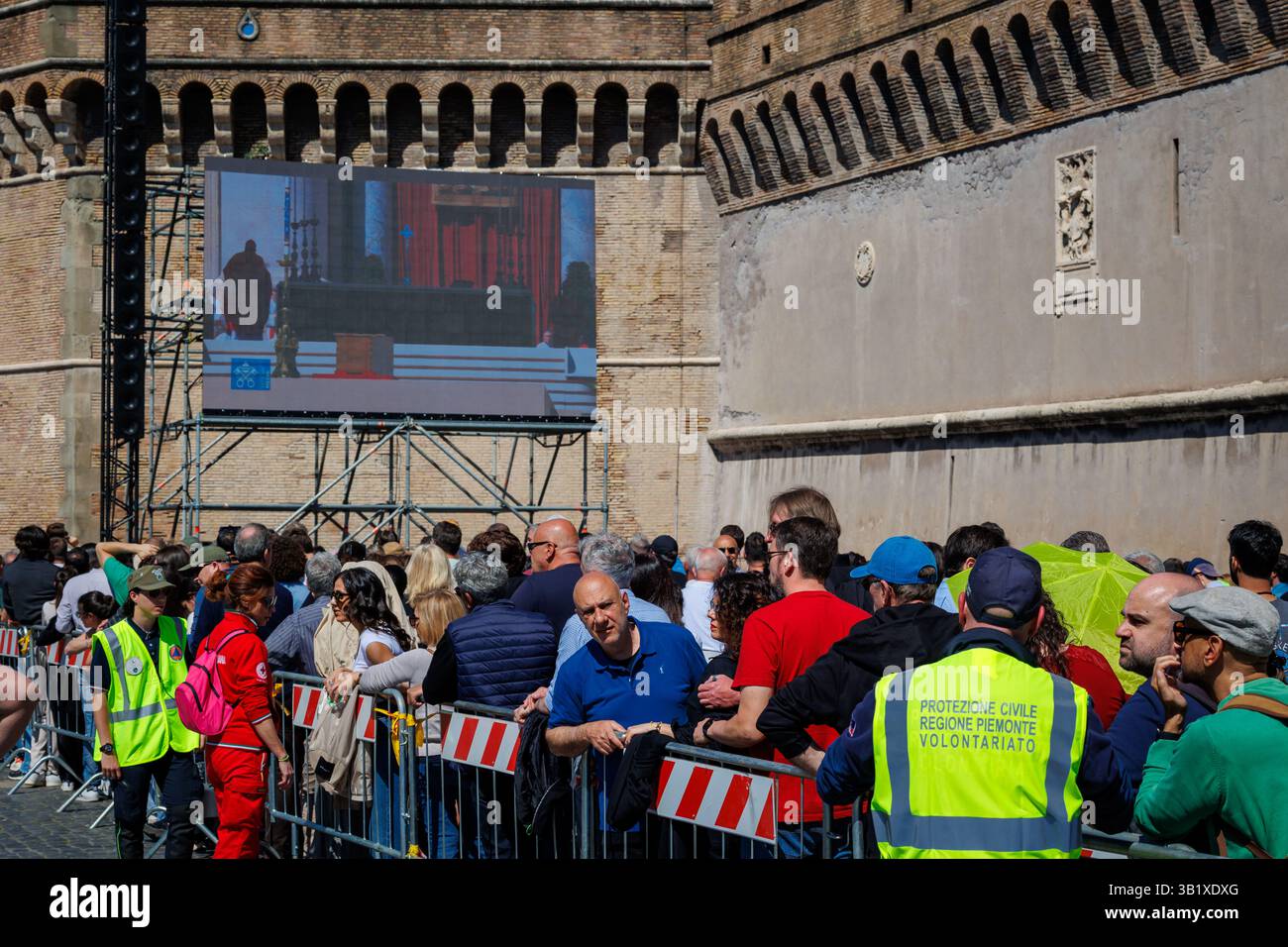 Pope francis funeral rome 2025 hi-res stock photography and images - Alamy