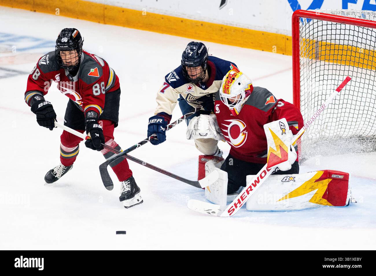 Ottawa, Canada. 26th Apr, 2025. Montreal Victoire's Laura Stacey (7 ...