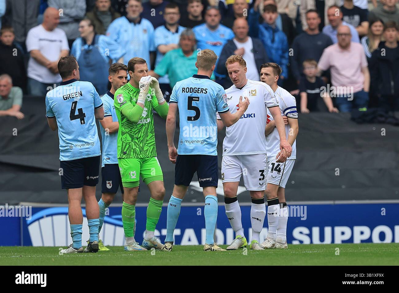Grimsby Town Defender Matt Carson (3) shakes hands with Milton Keynes ...