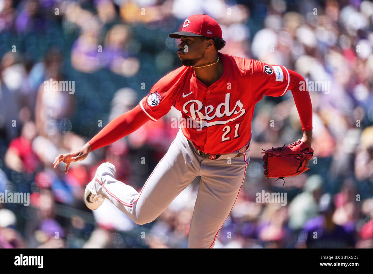 Cincinnati Reds starting pitcher Hunter Greene works against the ...