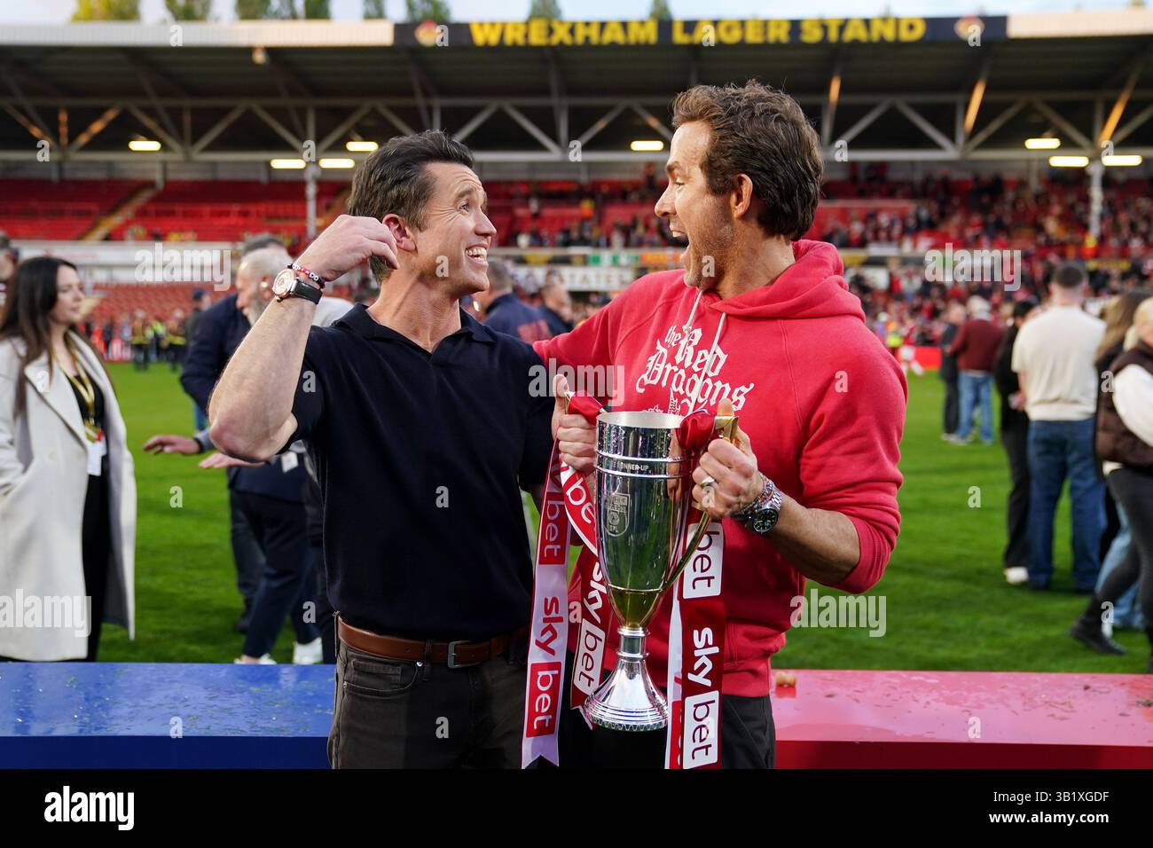 Wrexham co-owners Ryan Reynolds (right) and Rob McElhenney celebrate ...