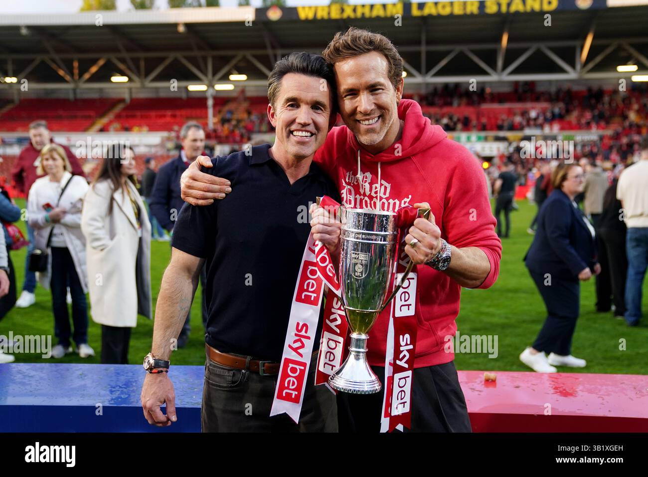 Wrexham co-owners Ryan Reynolds (right) and Rob McElhenney celebrate ...