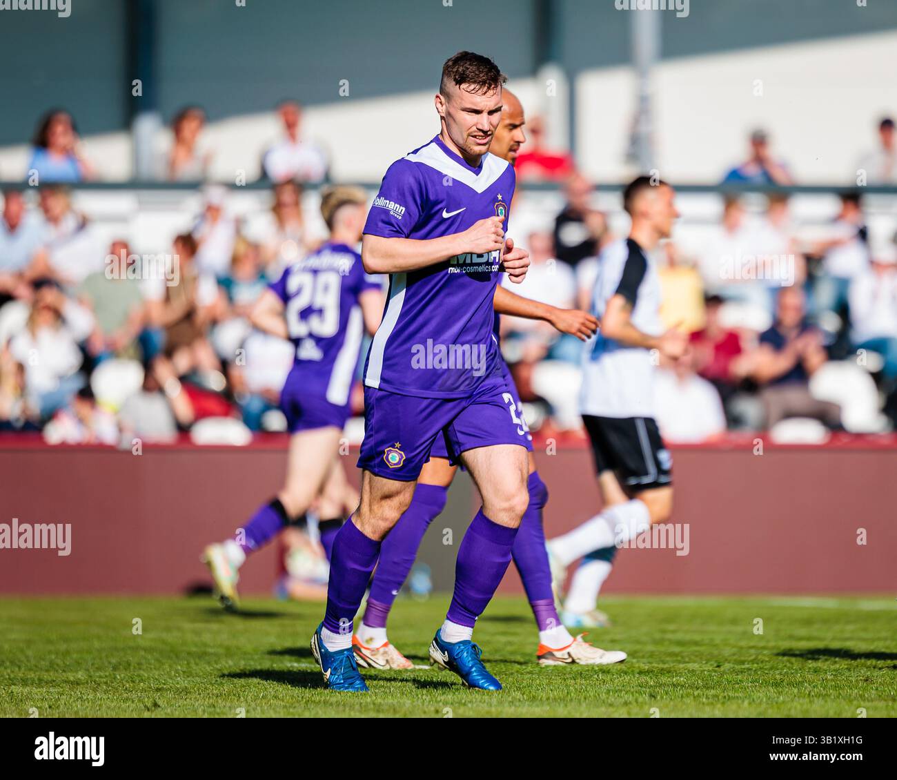 Verl, Deutschland. 26th Apr, 2025. Anthony Barylla (FC Erzgebirge Aue ...