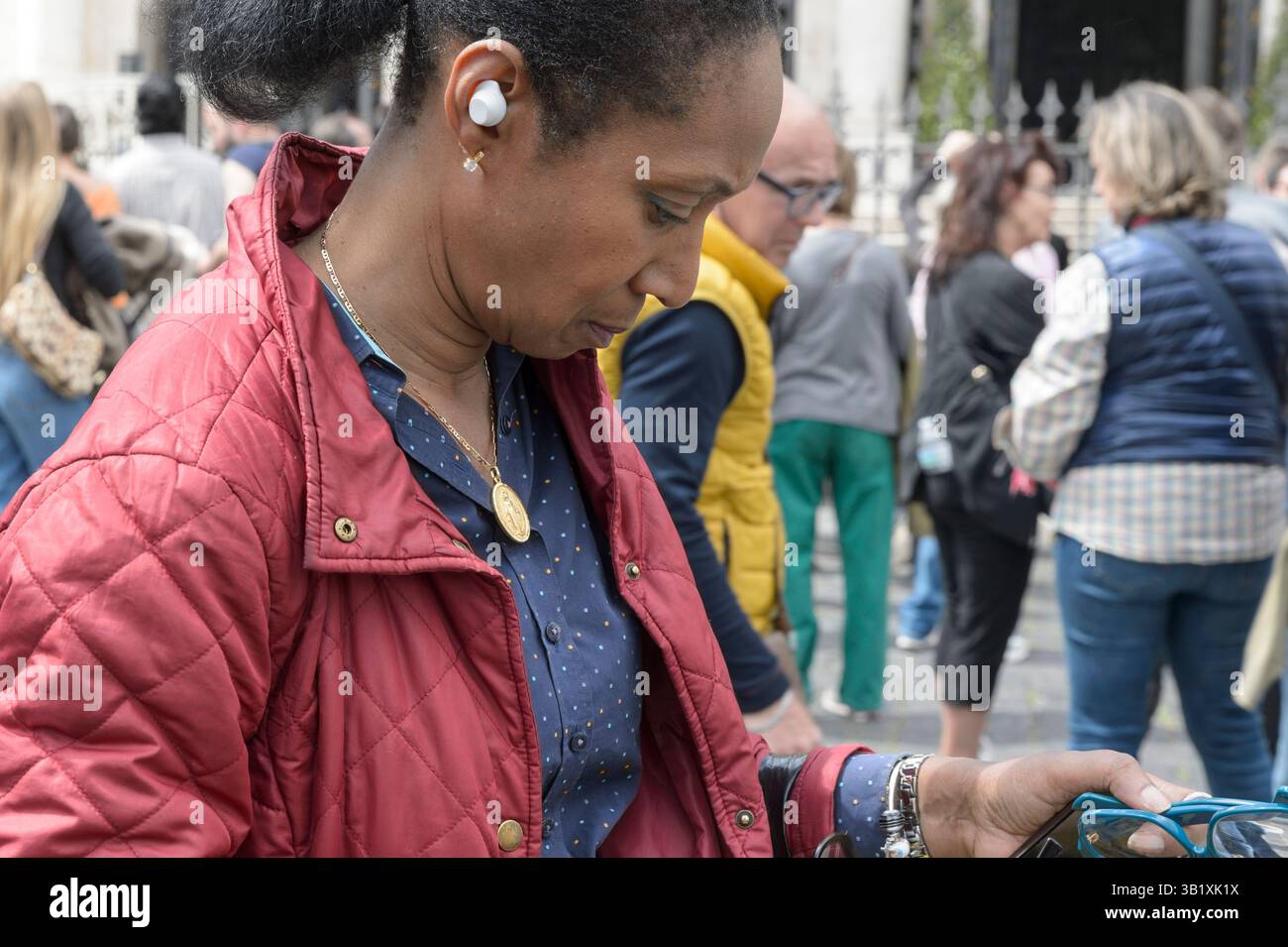 Rome, Italy. 26th Apr, 2025. A woman wears the Miraculous Madonna medal ...