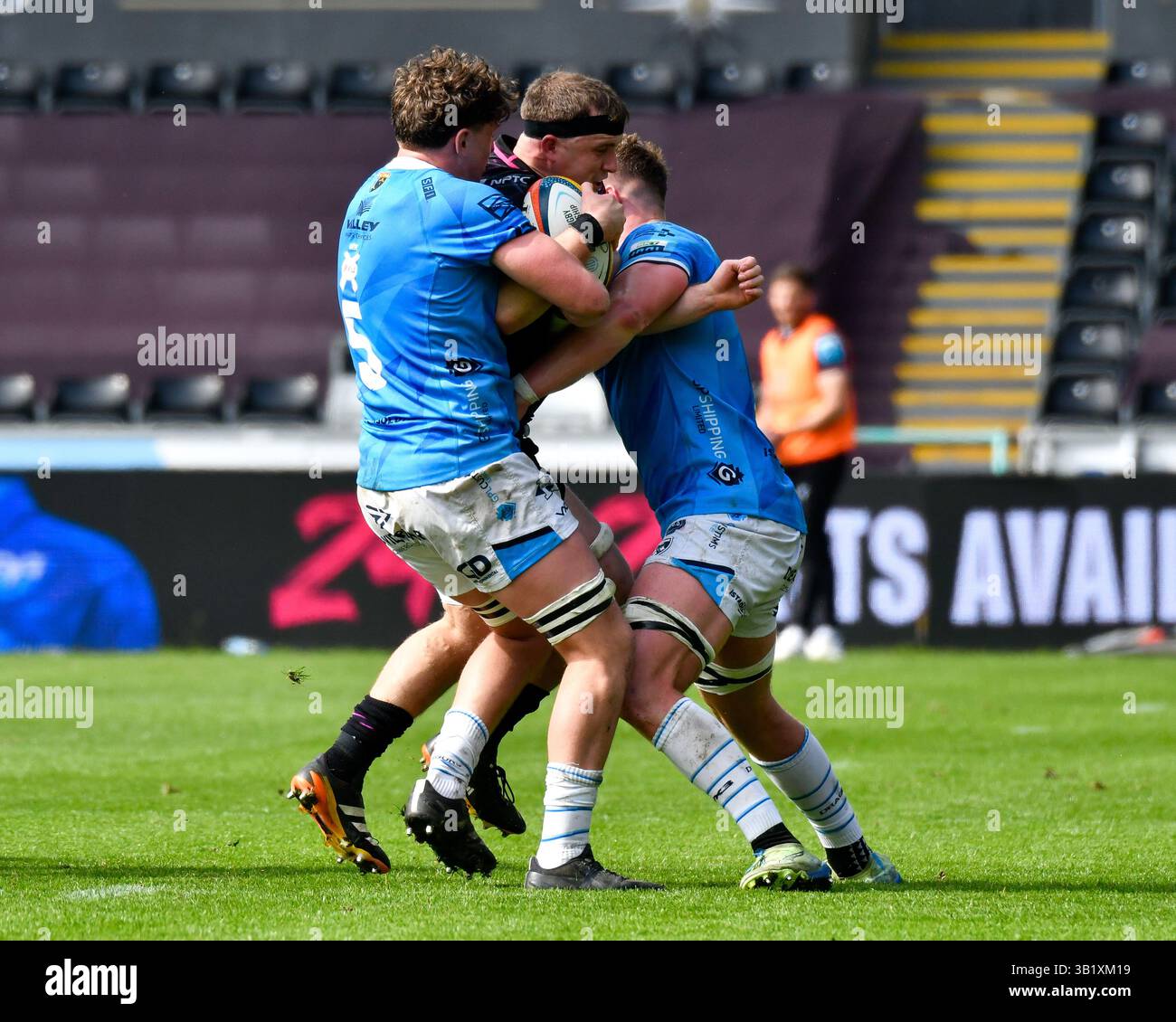 Swansea, Wales. 26 April 2025. Ryan Woodman of Dragons RFC gets to ...