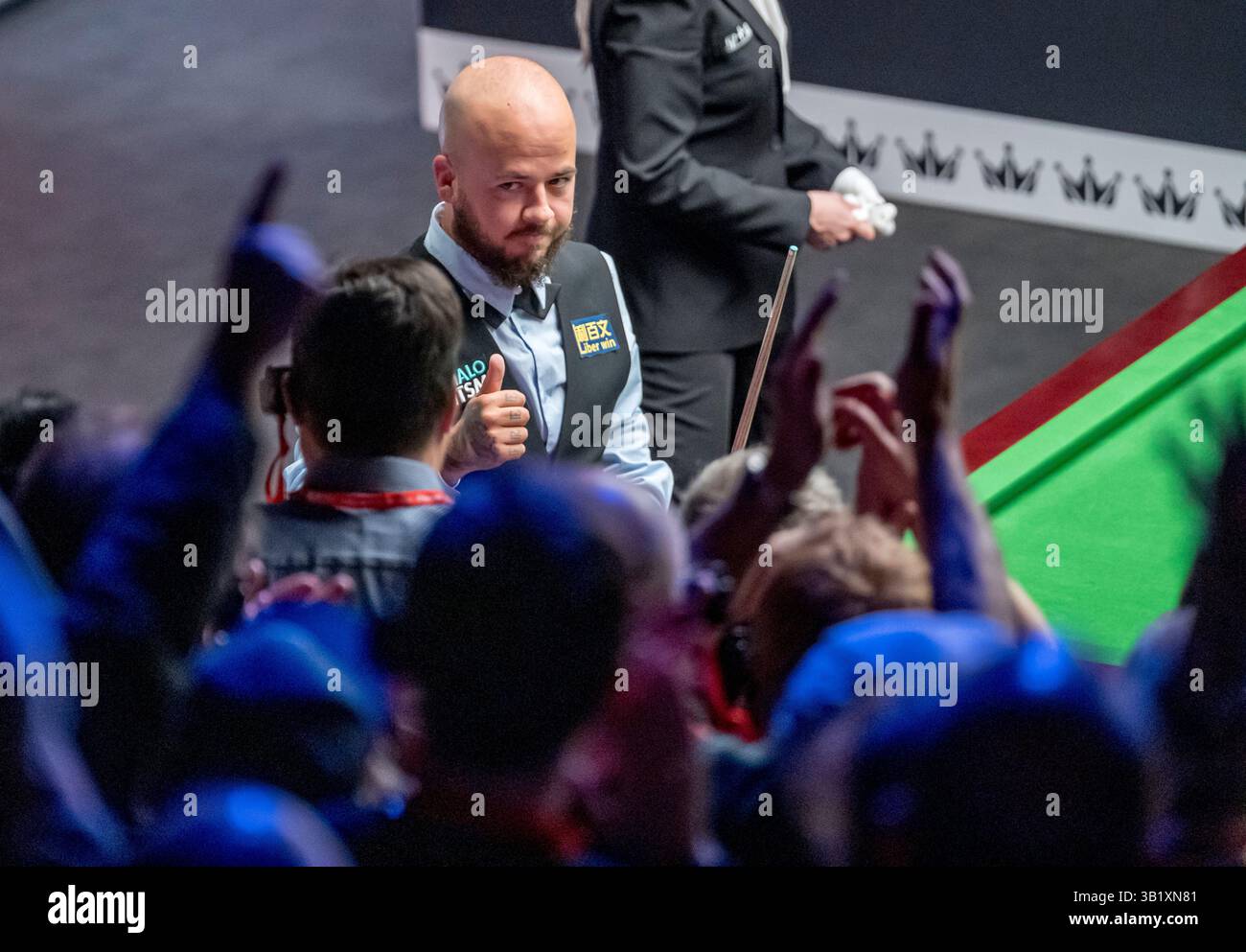 Luca Brecel receives a standing ovation from the audience, flowing is ...