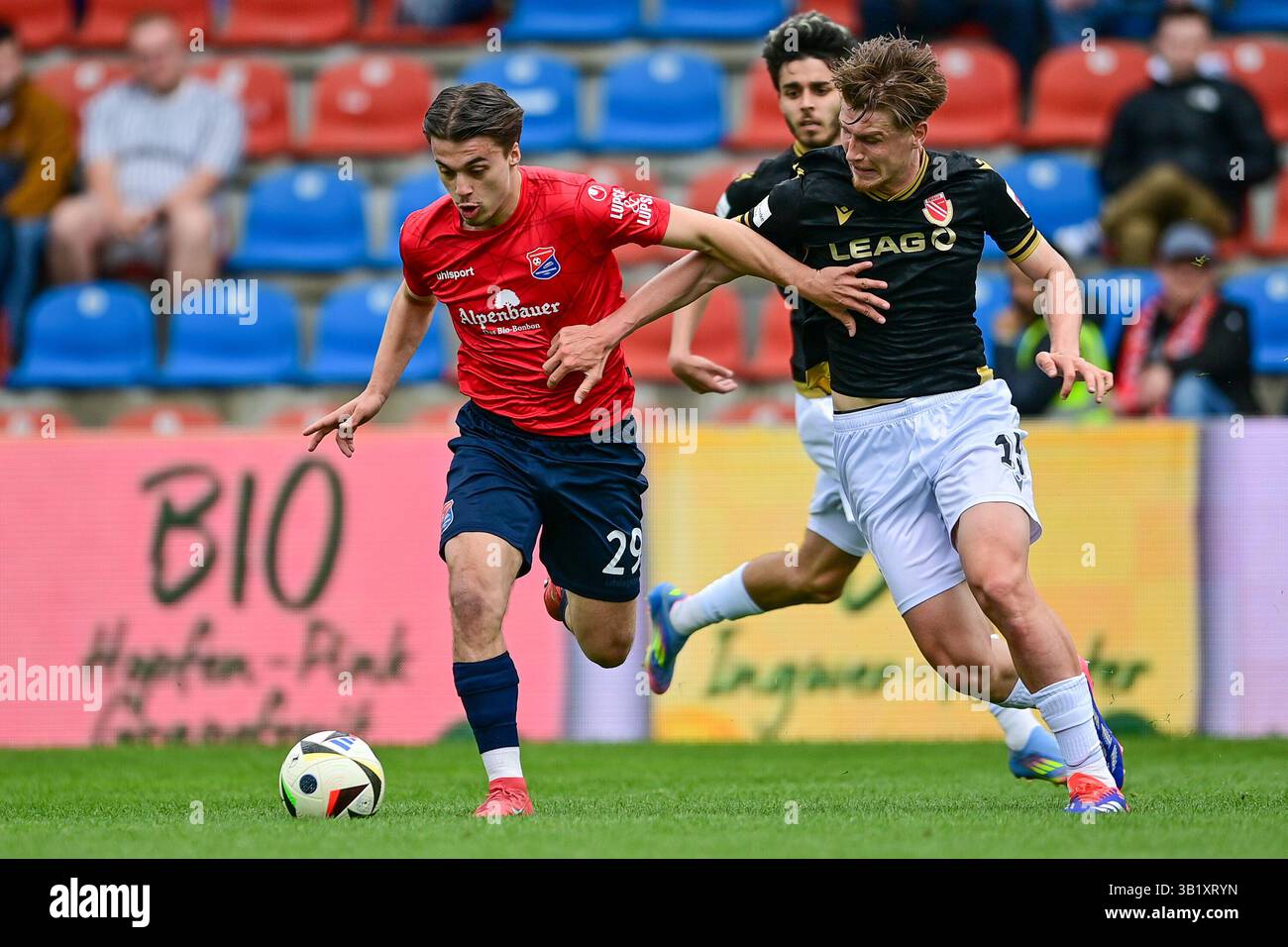 Unterhaching, Deutschland. 26th Apr, 2025. v.li.: Leander Nicolas Popp ...