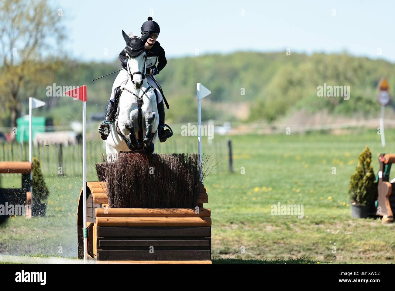 Magdalena Zukowska of Poland with Iventa during the CCI3*-S cross ...