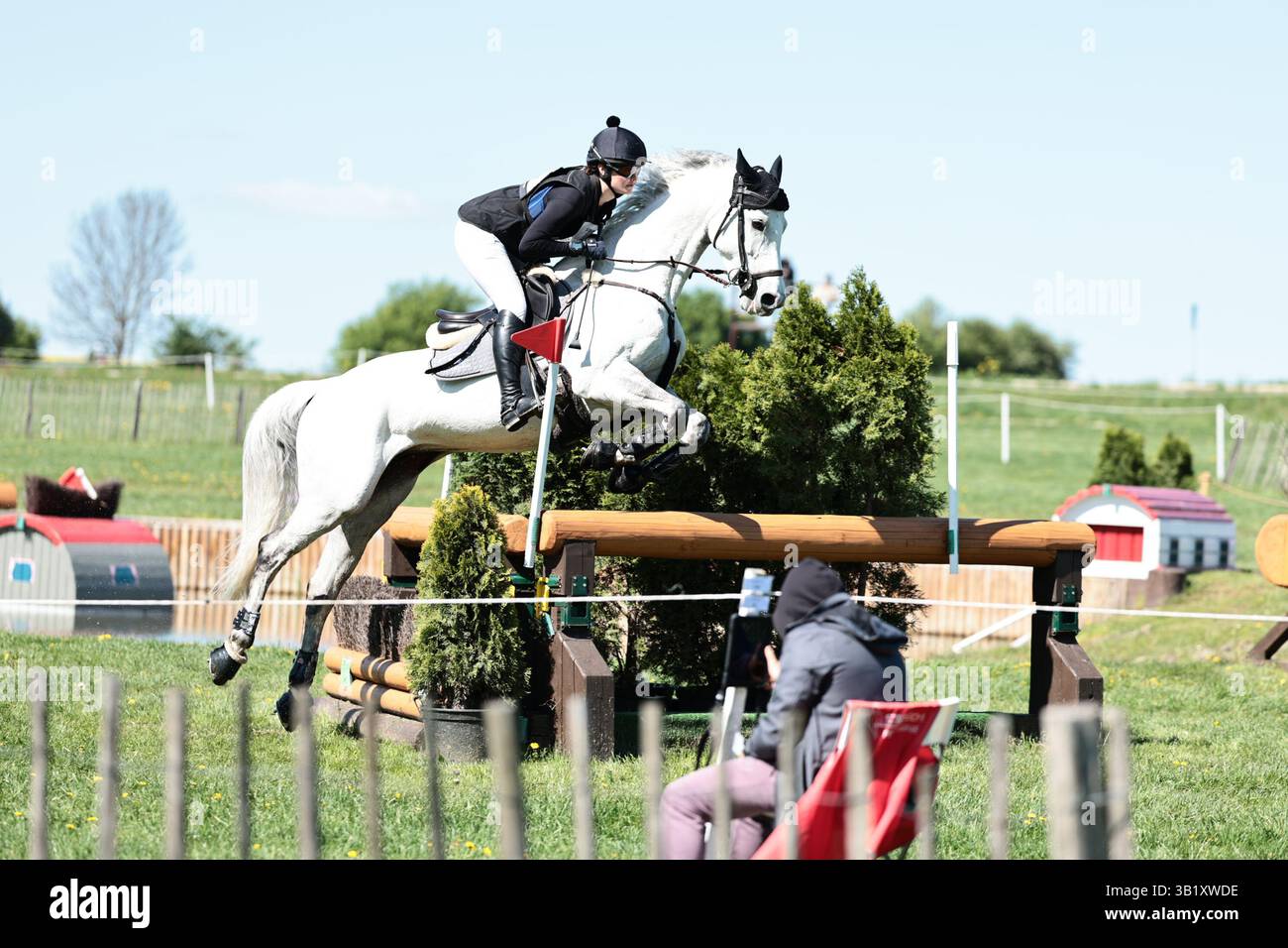 Magdalena Zukowska of Poland with Iventa during the CCI3*-S cross ...