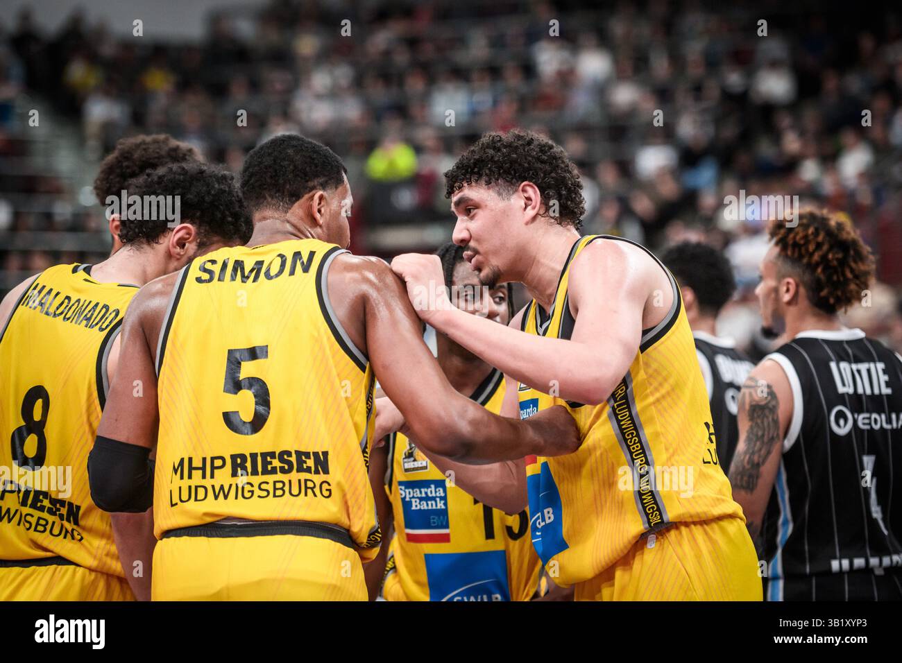 Ludwigsburg, Deutschland. 26th Apr, 2025. Joel Scott (MHP Riesen ...