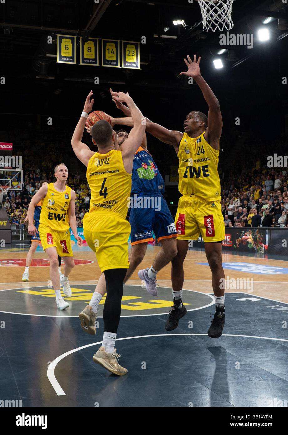 26.04.2025, EWE Arena, Oldenburg, GER, easy Credit-BBL, EWE Baskets ...