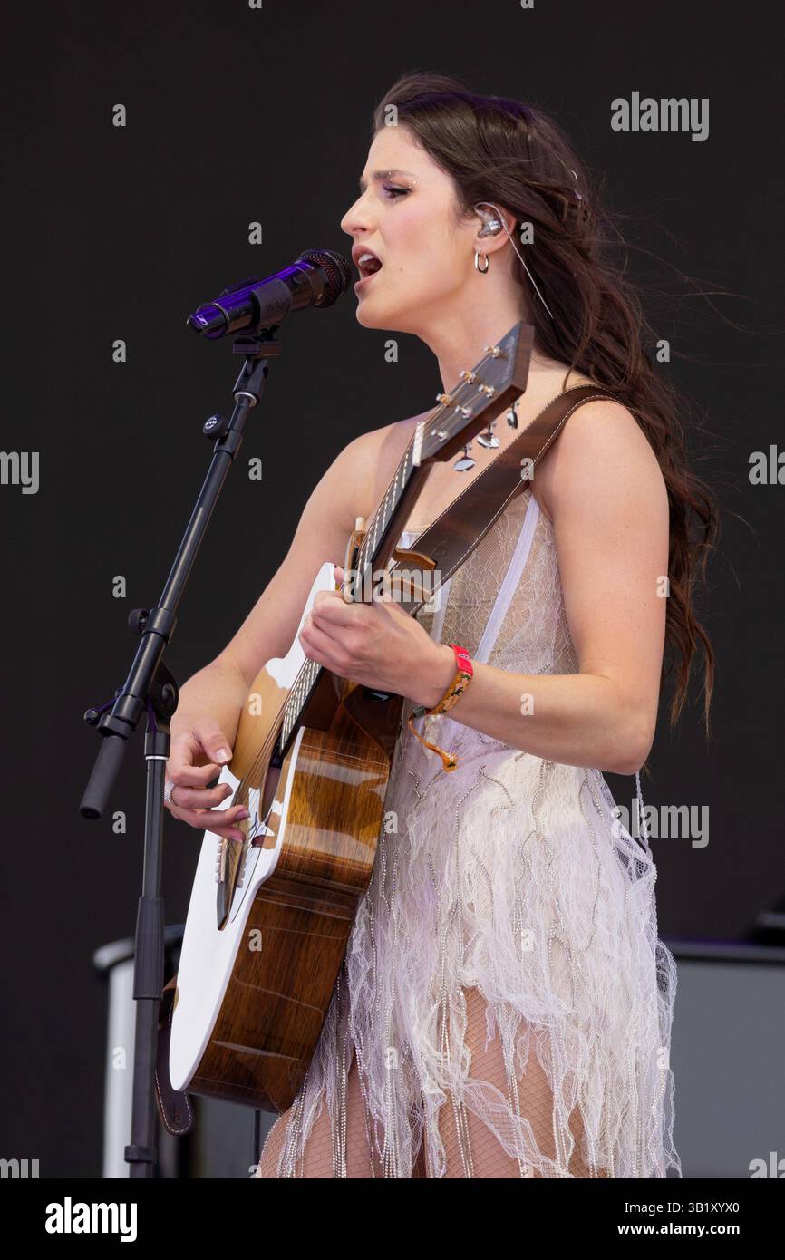 Indio, USA. 25th Apr, 2025. Singer Abi Carter during the Stagecoach ...