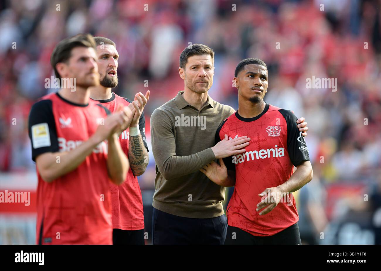 Leverkusen, Deutschland. 26th Apr, 2025. final jubilation LEV, left to ...