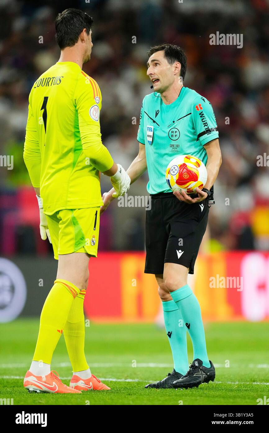 Referee Ricardo De Burgos Bengoetxea, right, talks to Real Madrid's ...